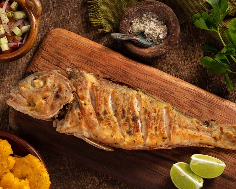 Receta De Pescado Entero Frito Delicioso Pescado Entero Servido En Un
